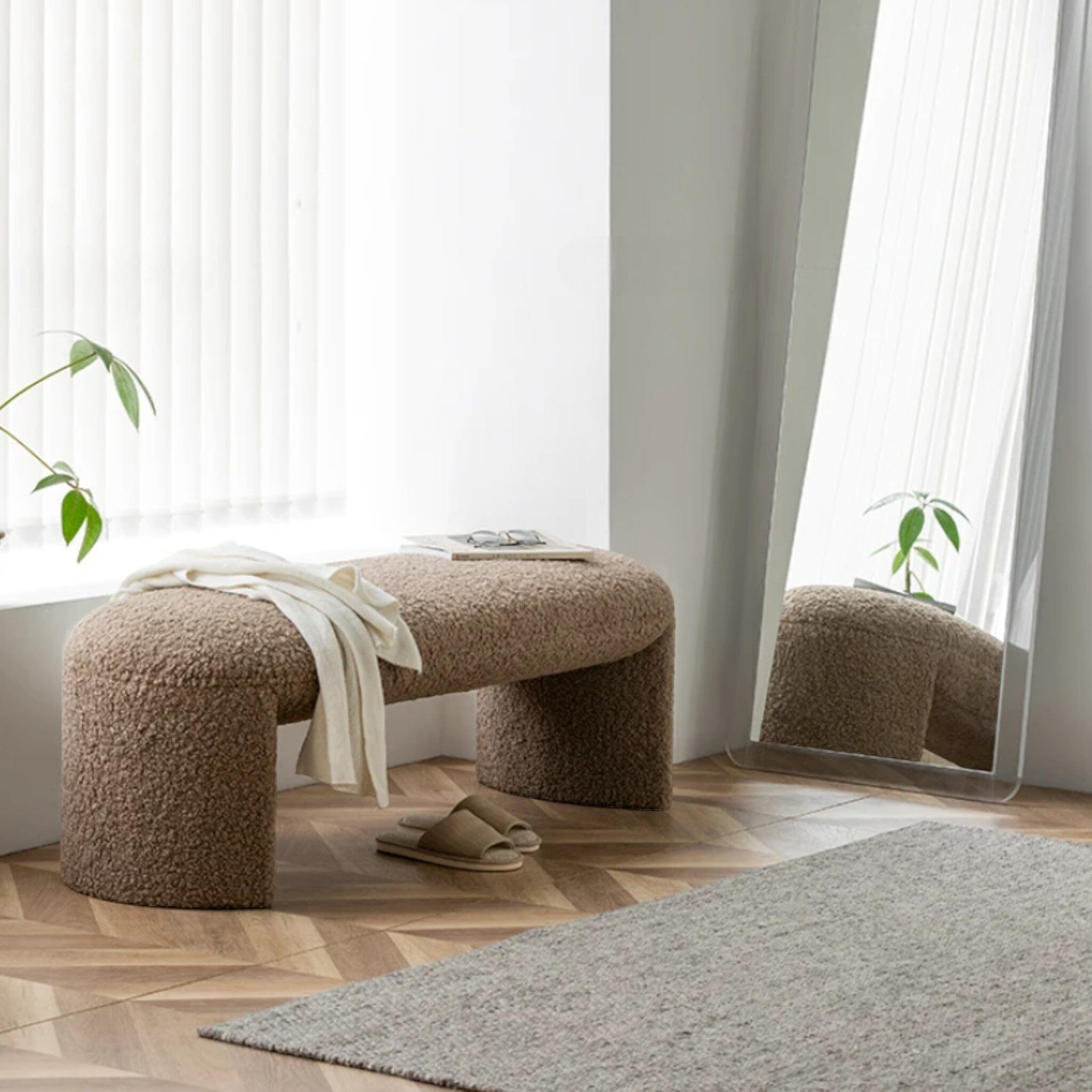 Gregorio Shoe Changing Stool – Victoria Queen