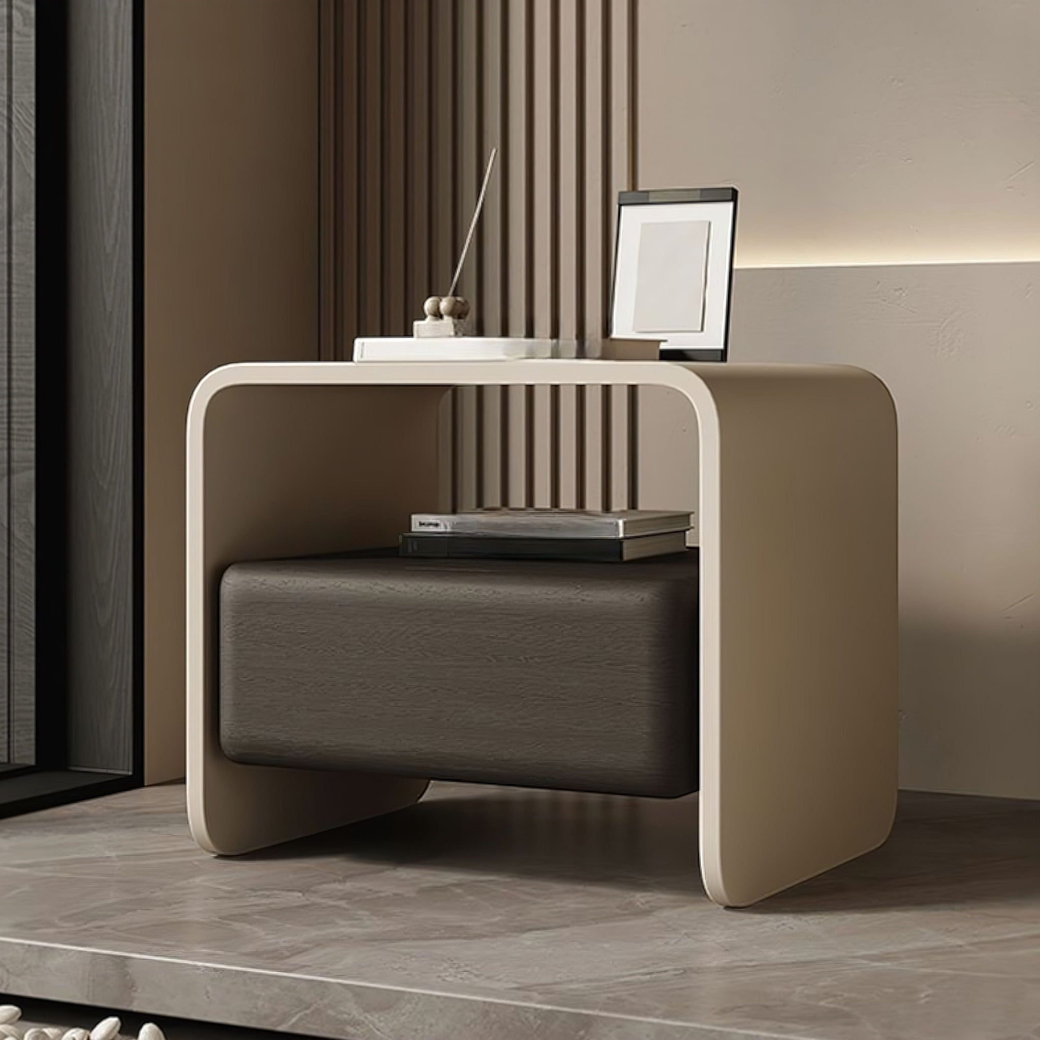 Mane Bedside Table | Victoria Queen