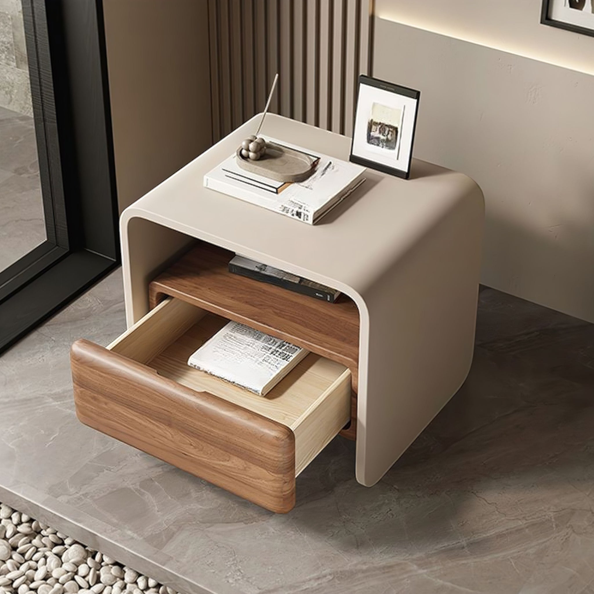 Mane Bedside Table | Victoria Queen